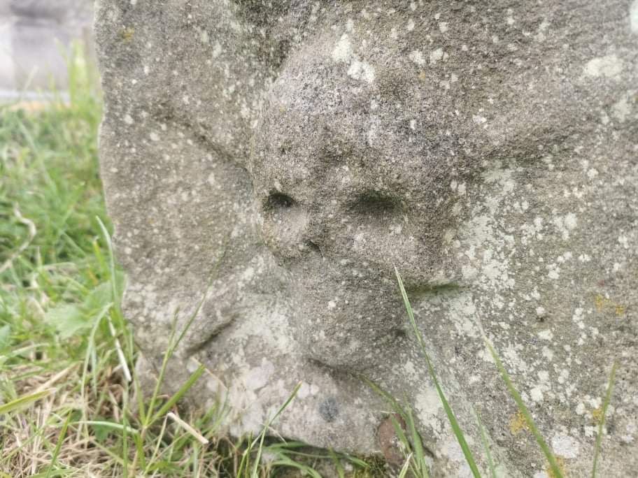 Skull and Cross Bones Grave’s of St Marys Churchyard in Whitby ...